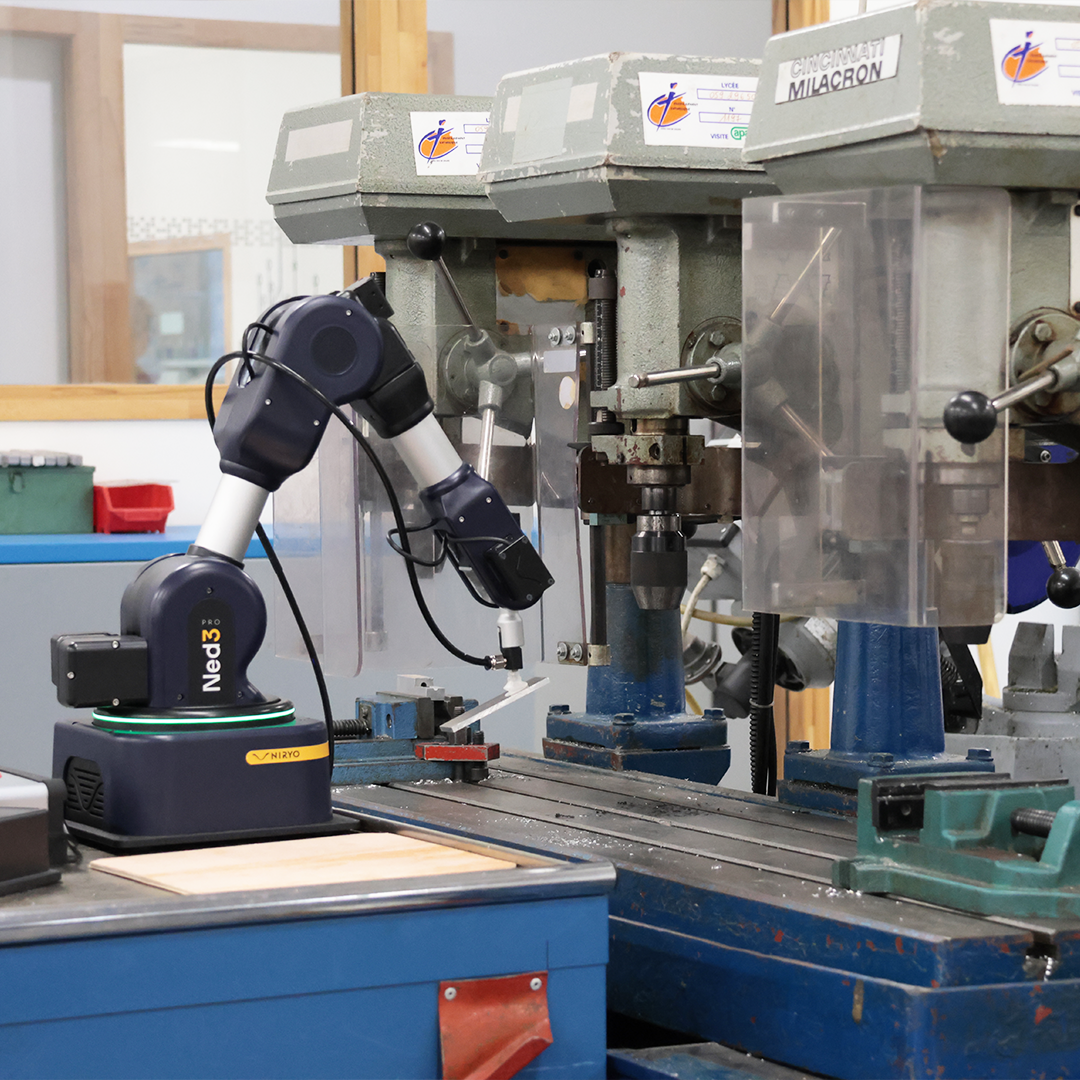 What are the key benefits of using robotics solutions in automating businesses? - Niryo