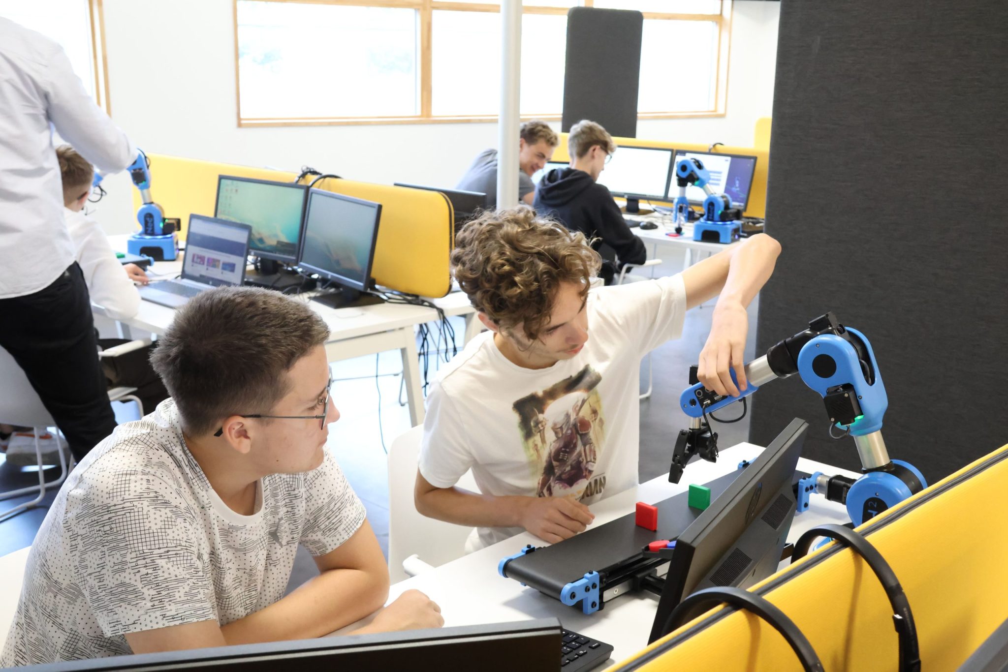 Why teach robotics in high school? - Niryo