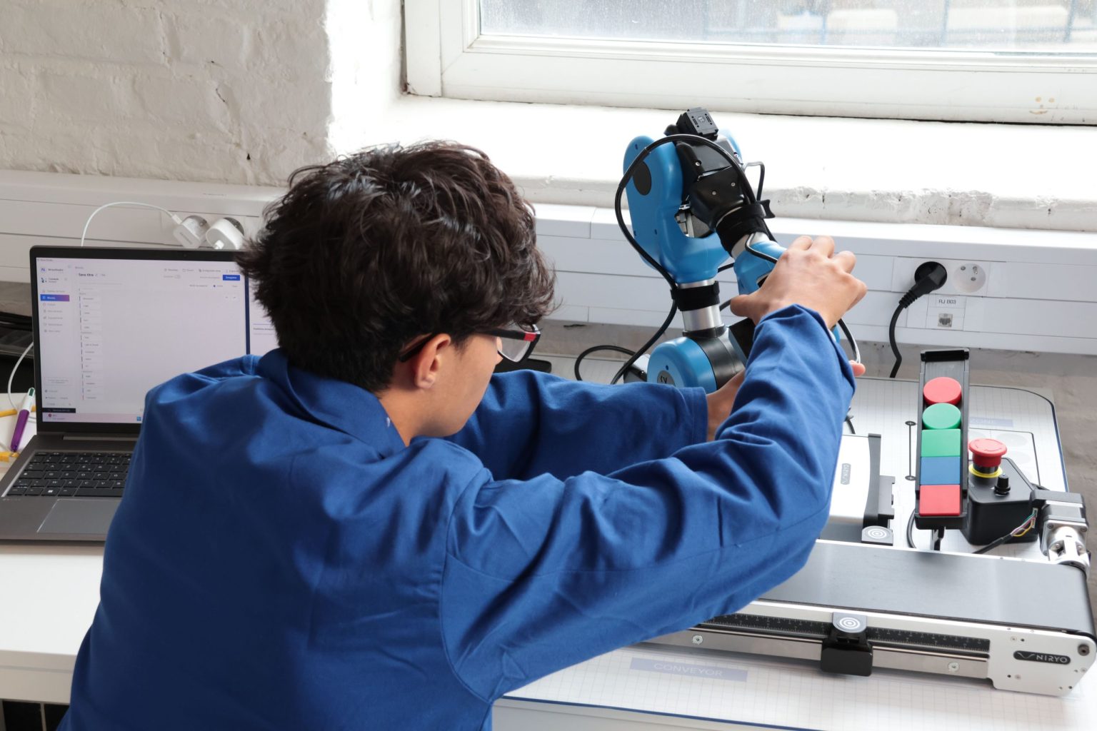 How does a robotic arm work, from theory to practice? - Niryo