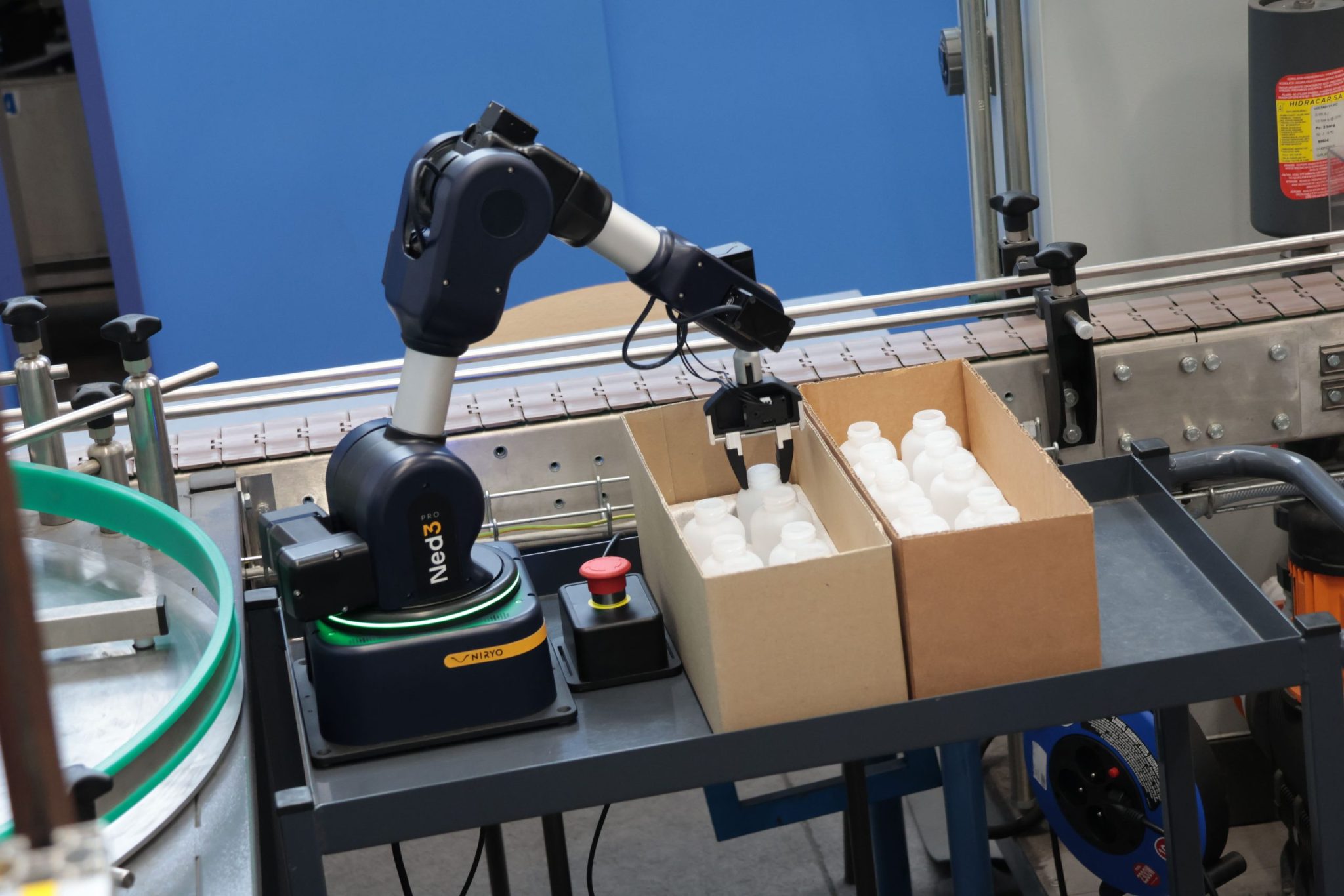 From prototype to production: integrating a collaborative robot step by step - Niryo